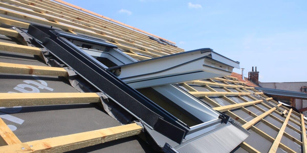 Isolation sarking : méthode, avantages et prix [+ alternatives]